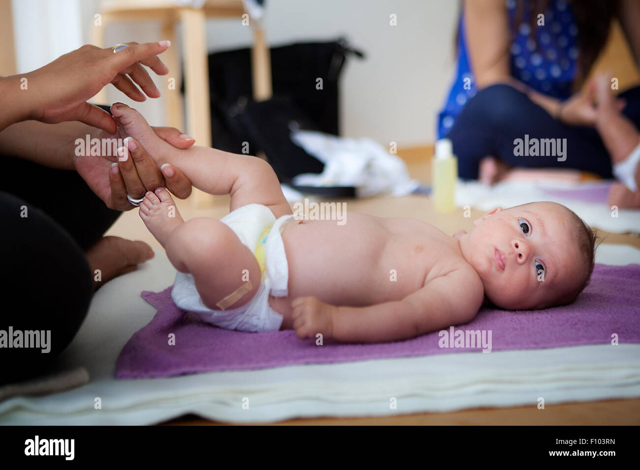 Mother daughters feet hi-res stock photography and images - Alamy