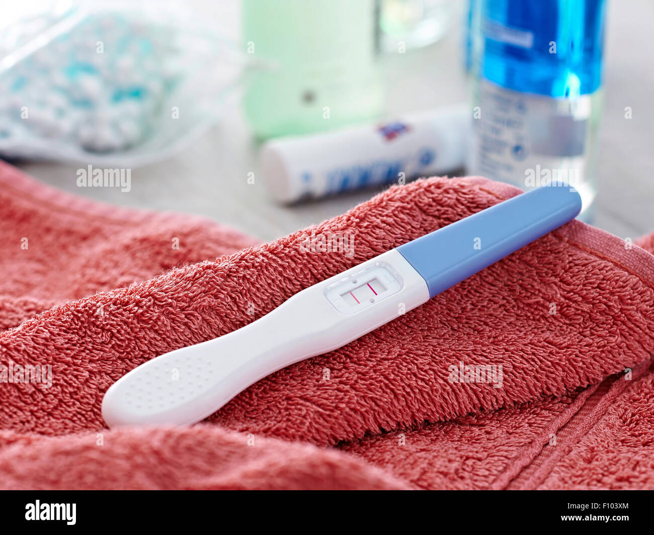Pregnancy test hi-res stock photography and images - Alamy