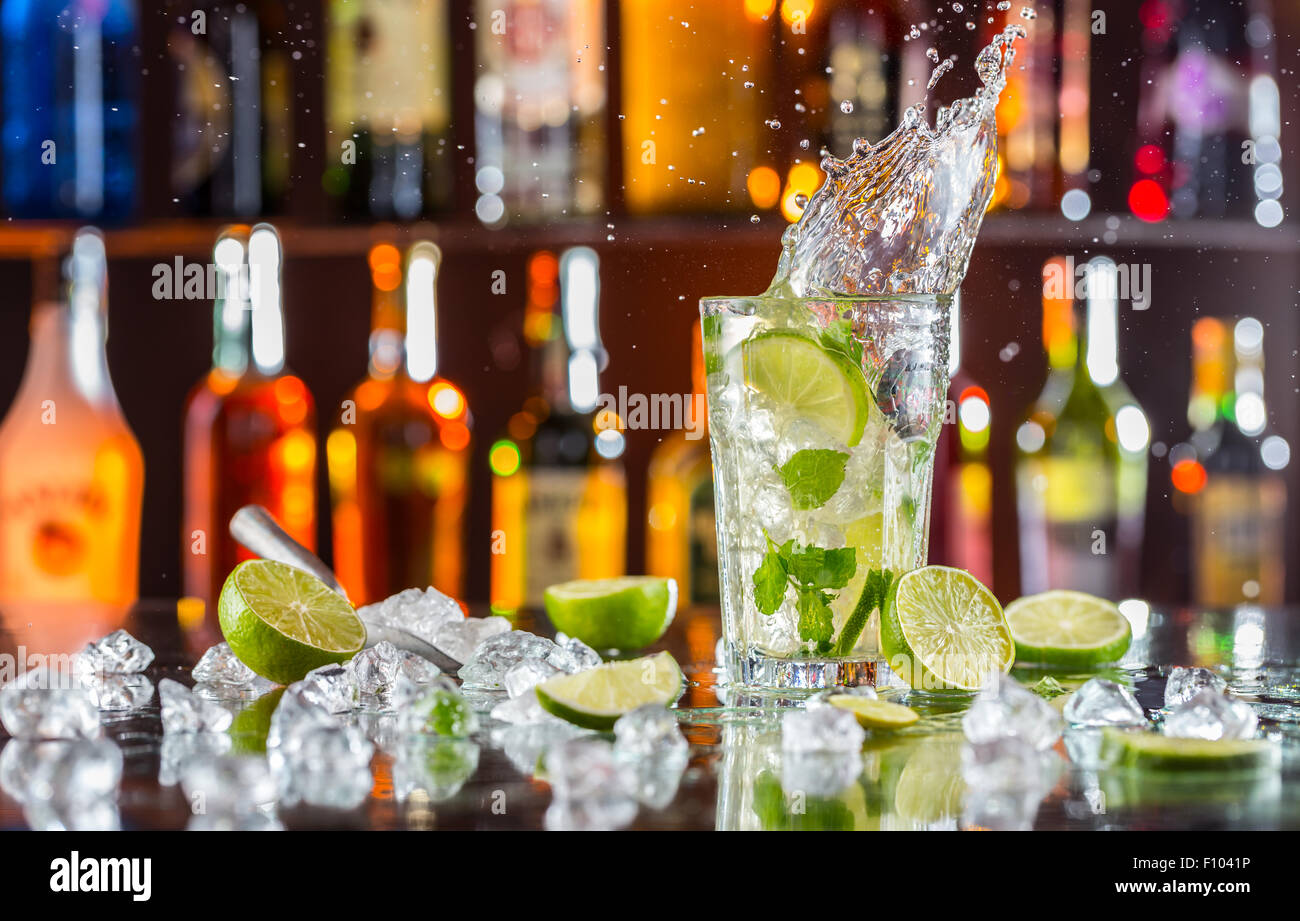 Mojito drink on bar counter Stock Photo - Alamy