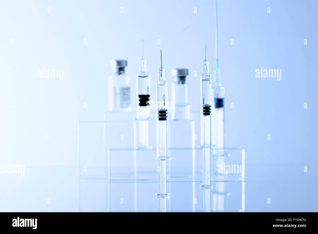 Arrangement Of Syringes High Resolution Stock Photography and Images ...