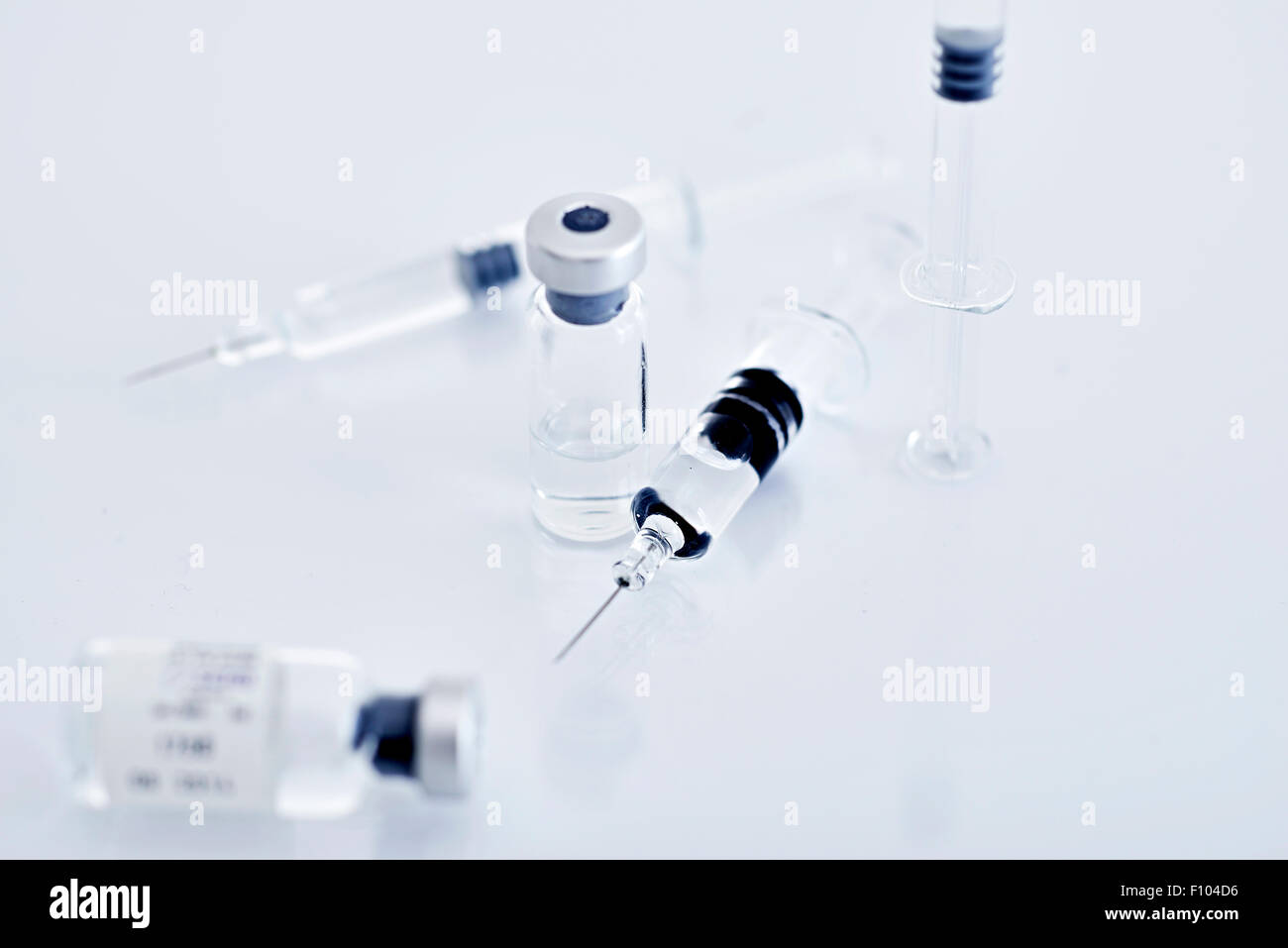 Injectable medications hi-res stock photography and images - Alamy