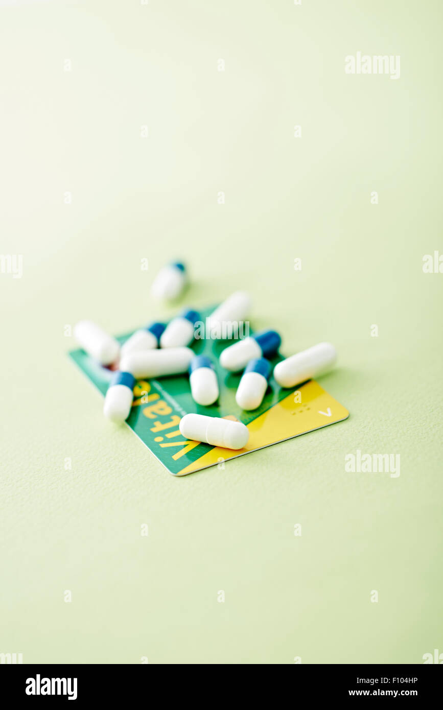 National medical insurance cards hi-res stock photography and images ...