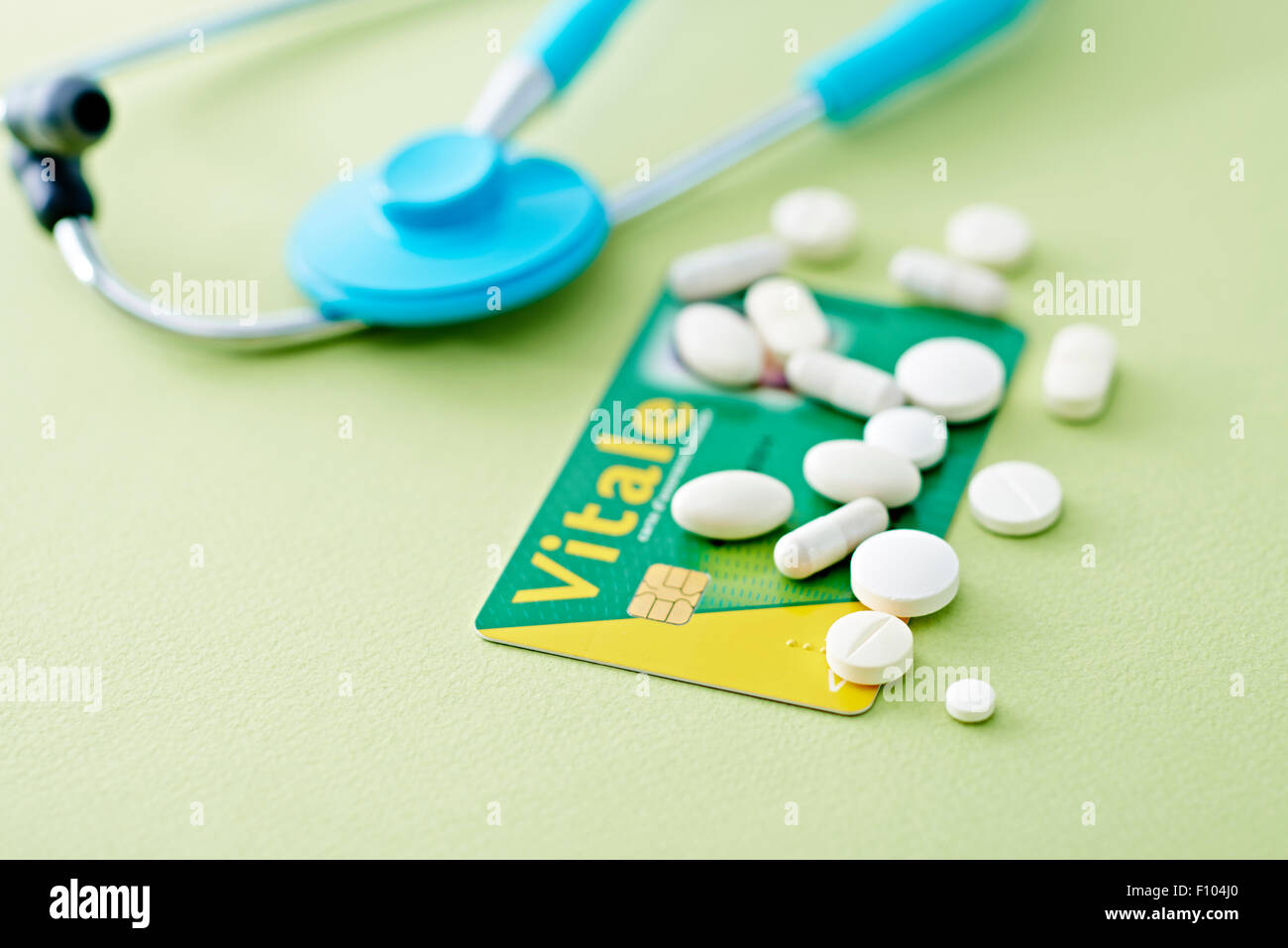 National medical insurance cards hi-res stock photography and images ...