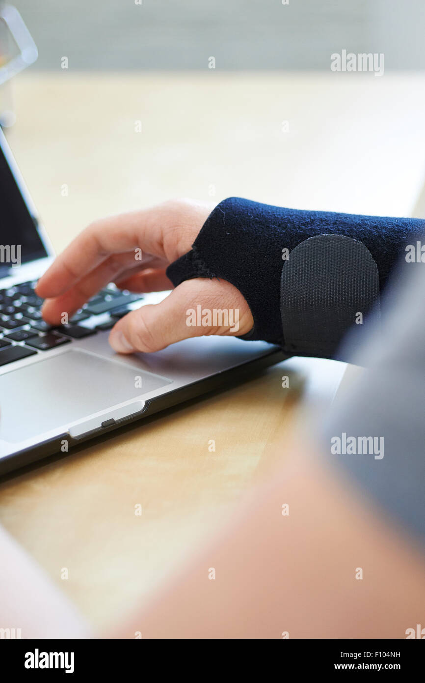 Carpal tunnel computer brace hi-res stock photography and images - Alamy