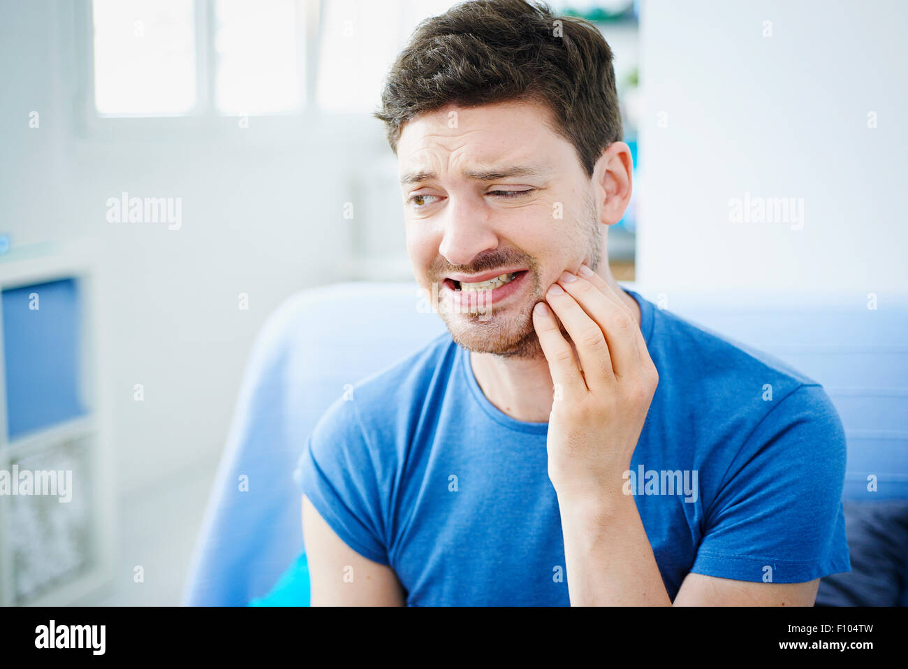 MAN WITH TOOTHACHE Stock Photo - Alamy