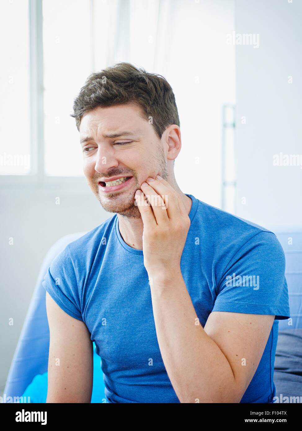 MAN WITH TOOTHACHE Stock Photo - Alamy