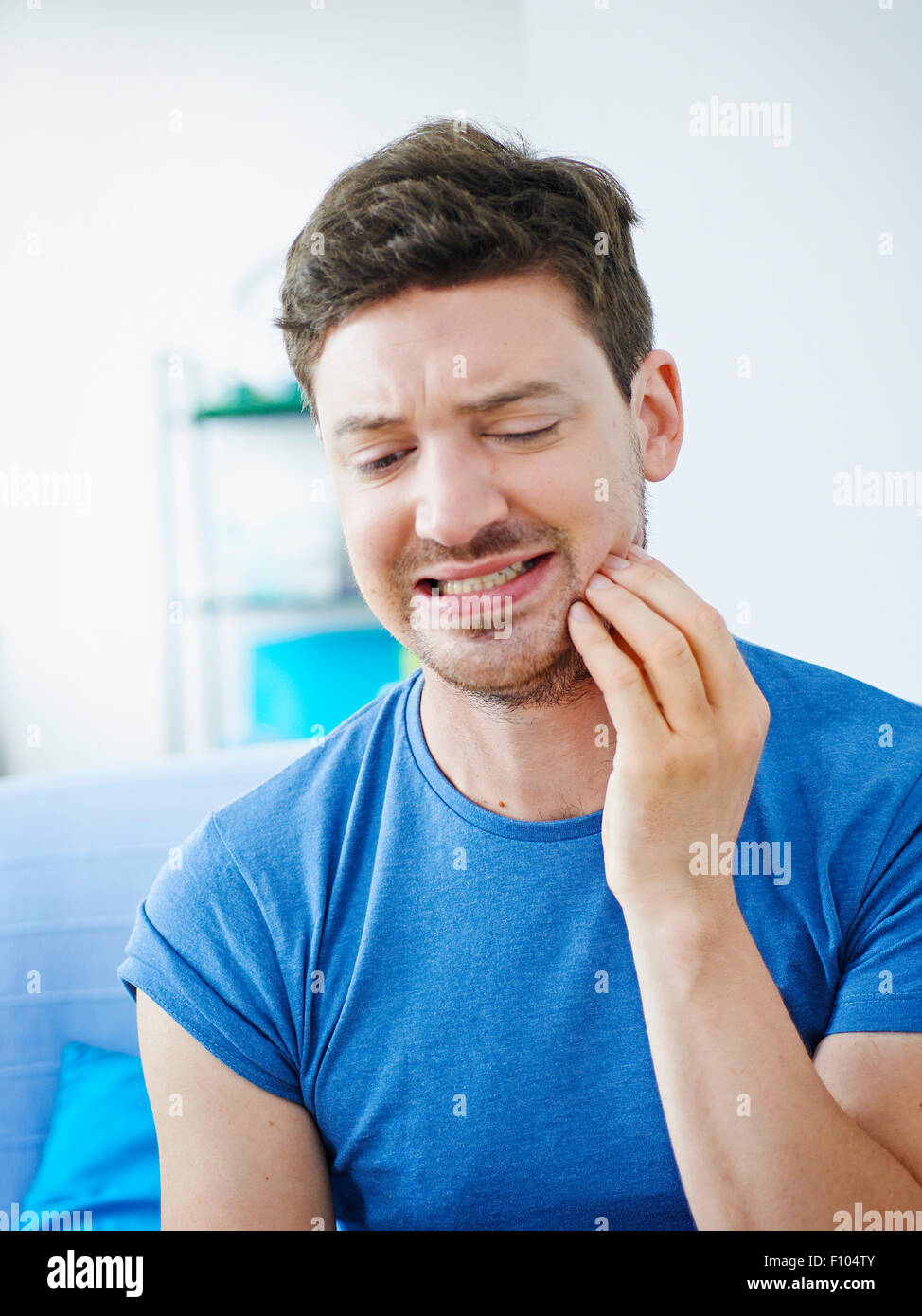 MAN WITH TOOTHACHE Stock Photo - Alamy