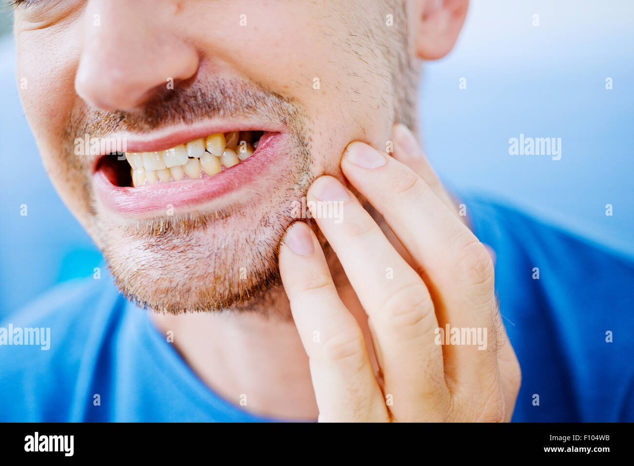 MAN WITH TOOTHACHE Stock Photo - Alamy