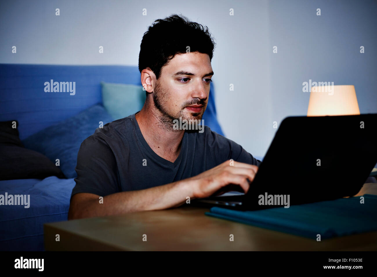 Man alone computer night hi-res stock photography and images - Alamy