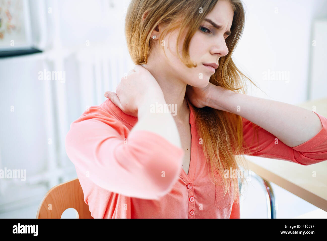 WOMAN WITH CERVICALGIA Stock Photo - Alamy