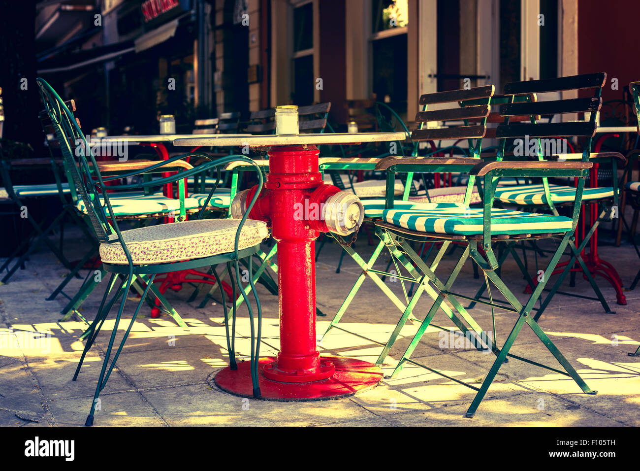 Street cafe tables hi-res stock photography and images - Alamy
