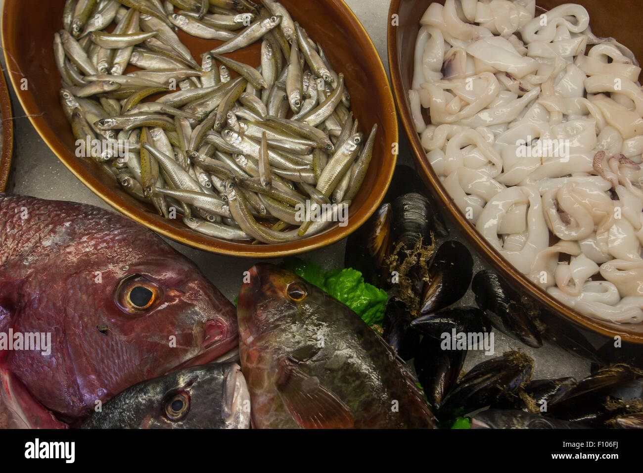 various fresh fish and seafood in bowls on ice Stock Photo - Alamy
