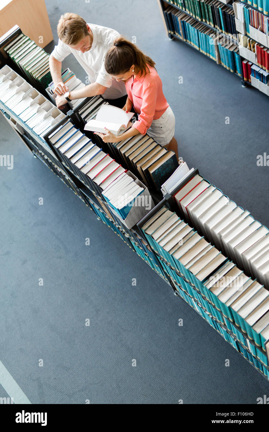Library books shelf hi-res stock photography and images - Alamy