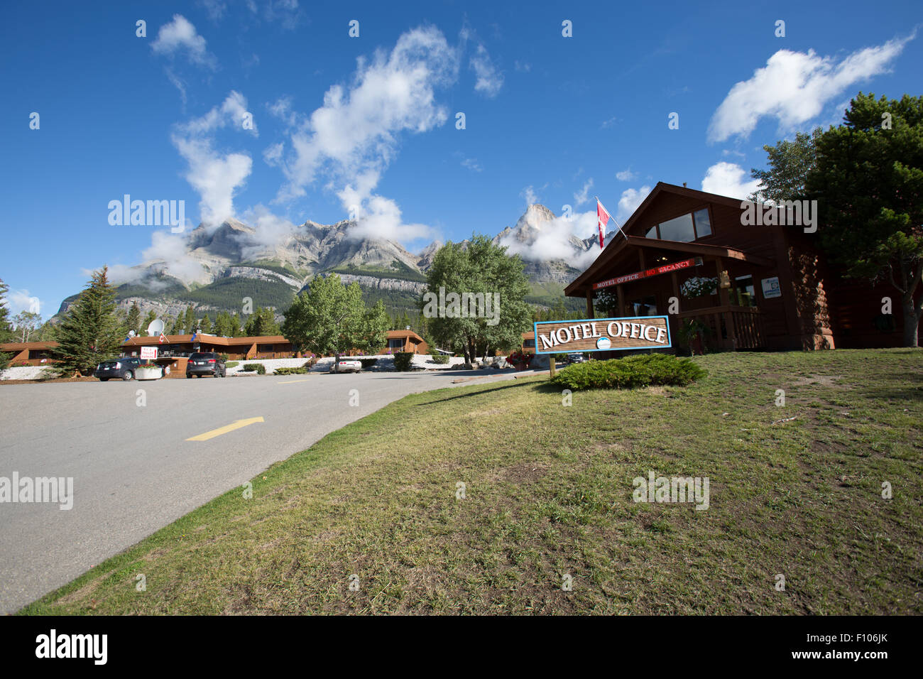 The Crossing Resort at the Saskatchewan River Crossing Stock Photo - Alamy