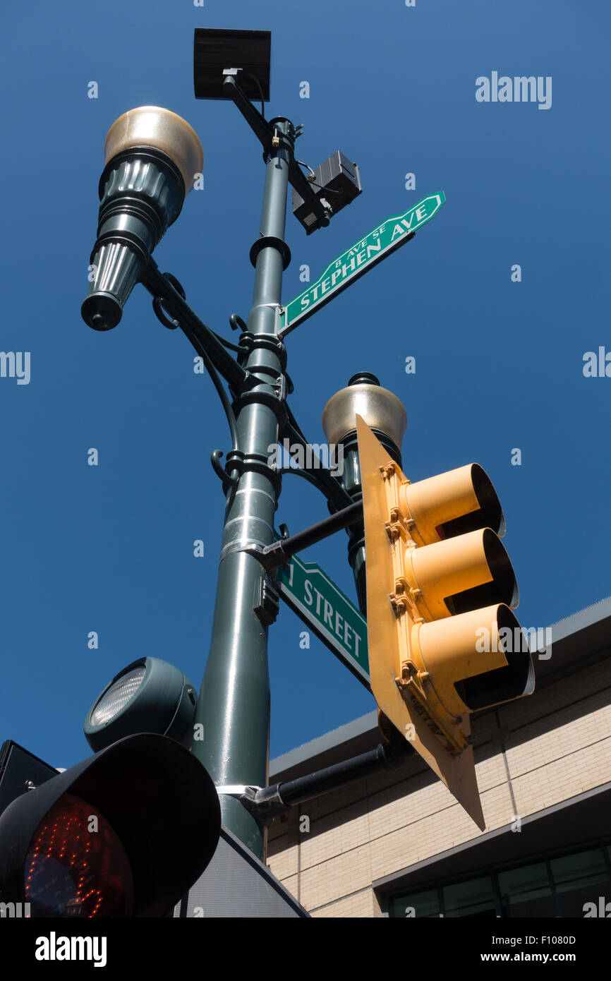 Stop sign, Stephen Avenue, Calgary Stock Photo - Alamy