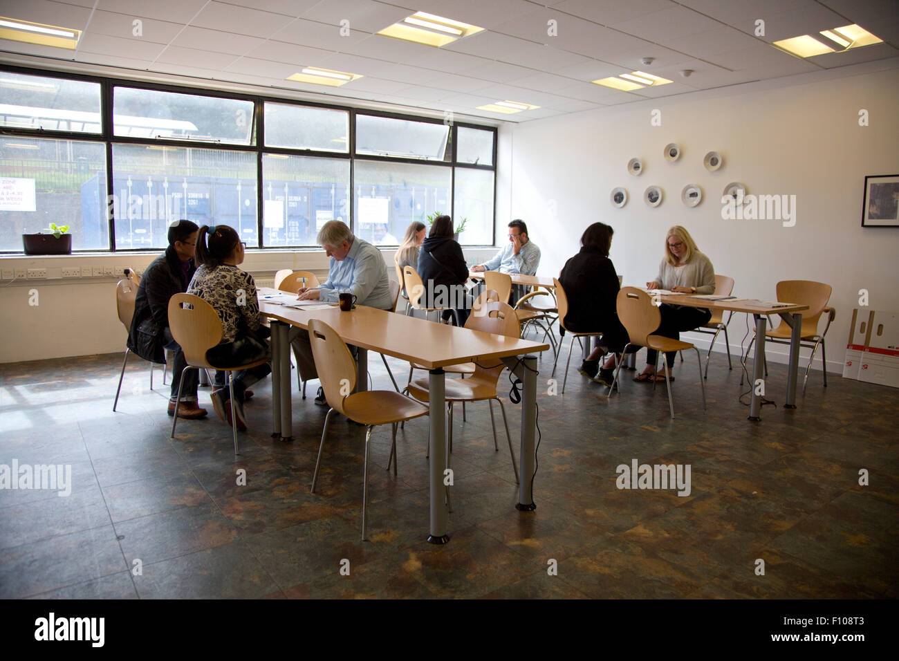 Students getting exam results uk hi-res stock photography and images ...