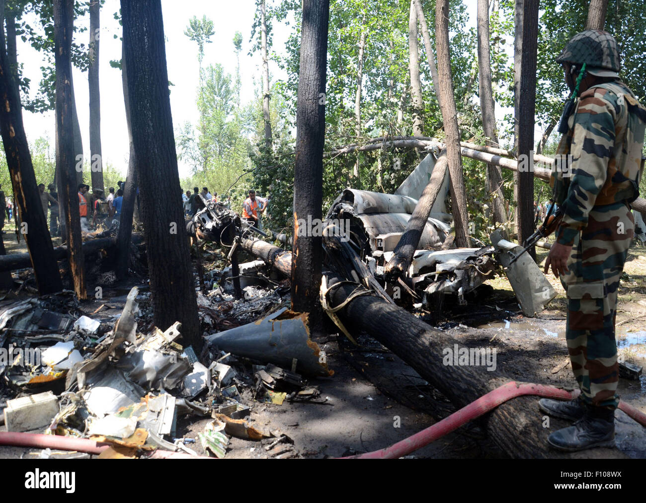 Srinagar, Kashmir. 24th August, 2015Indian army personnels stands guard ...