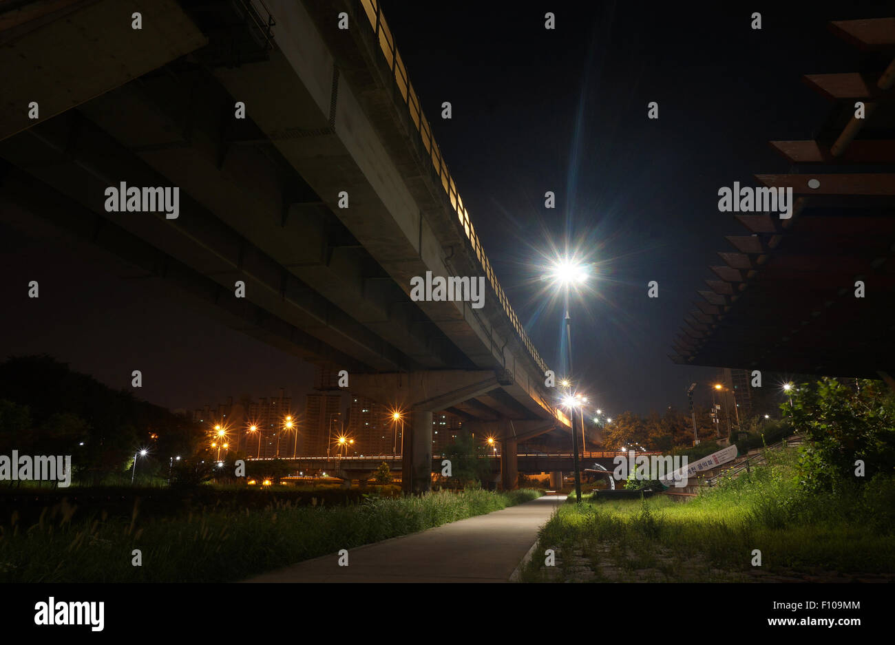 Overpass road hi-res stock photography and images - Alamy