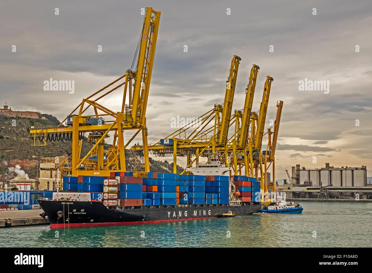 Dockside cranes hi-res stock photography and images - Alamy