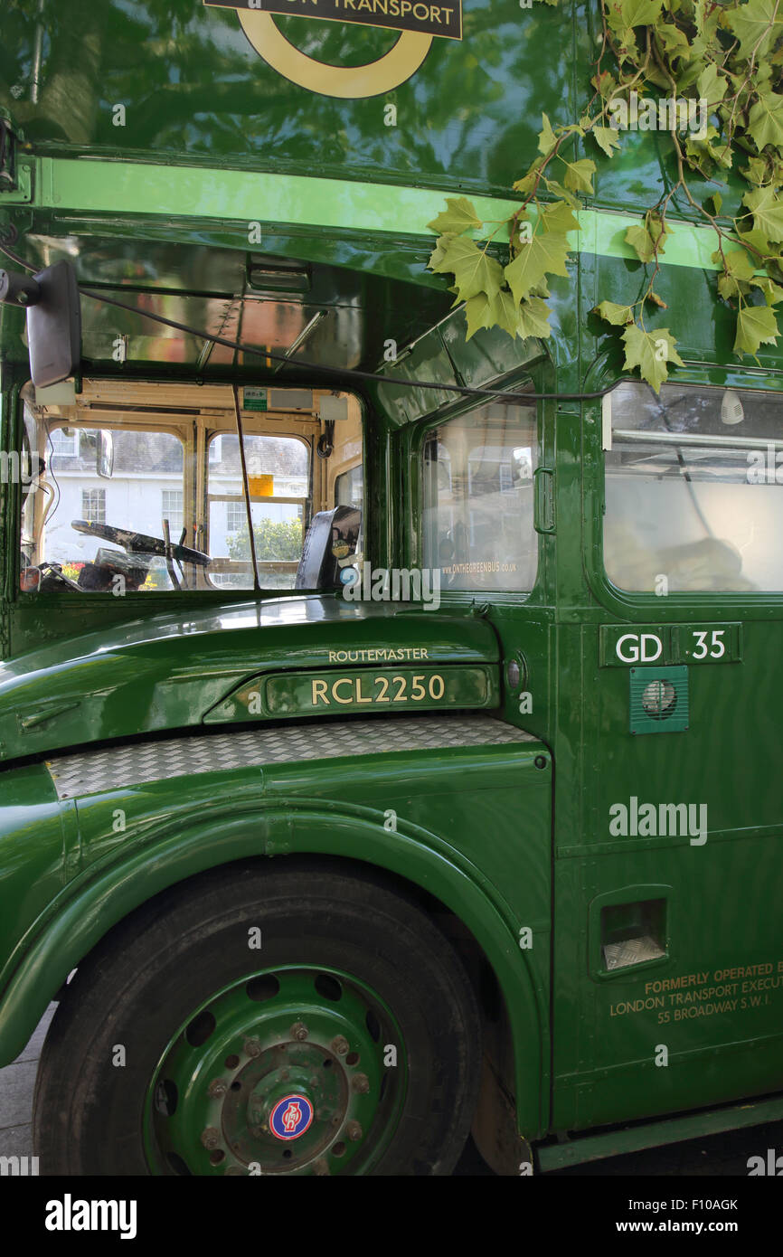 Green routemaster bus hi-res stock photography and images - Alamy