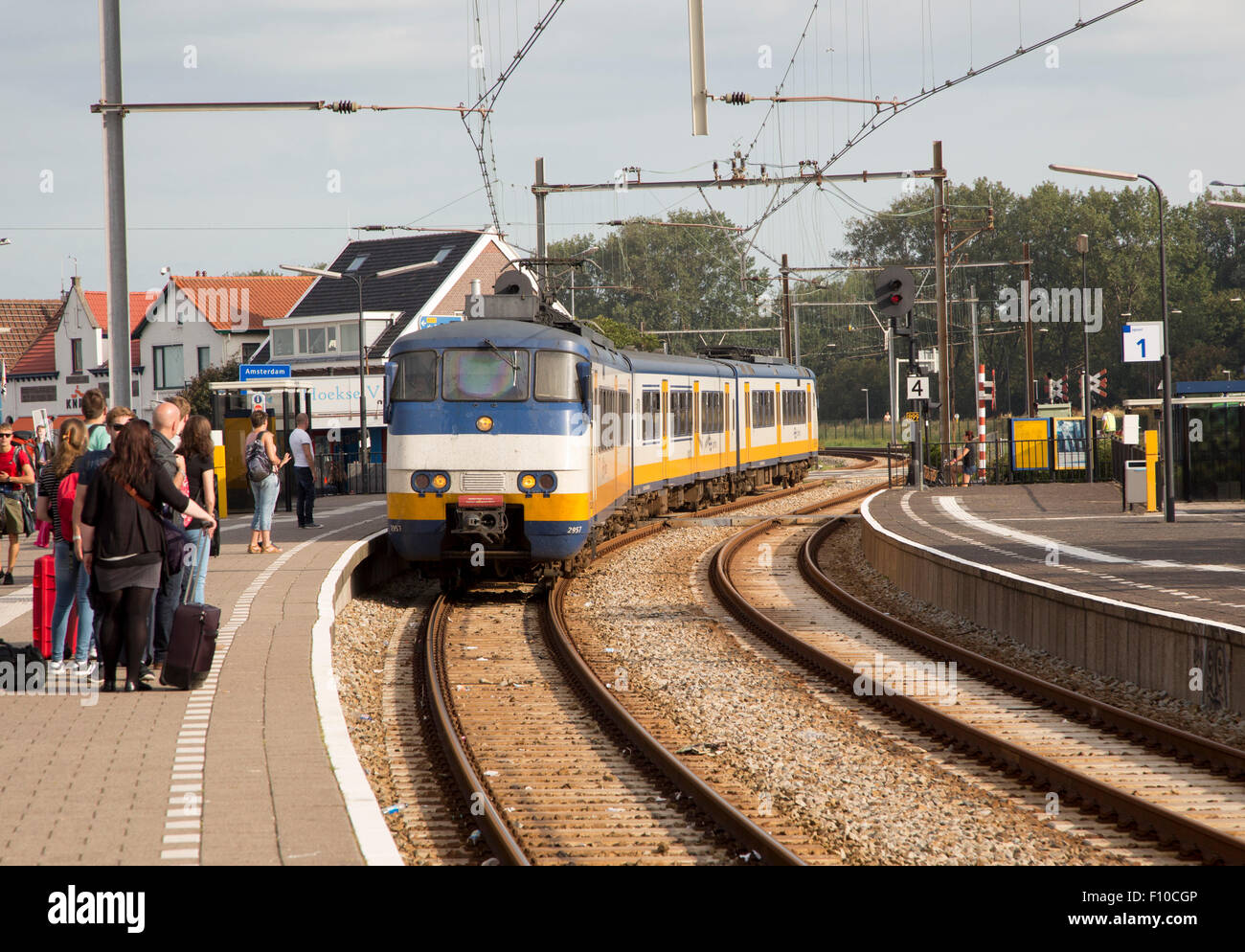 Sprinter passenger train arriving at platform, Hook of Holland ...