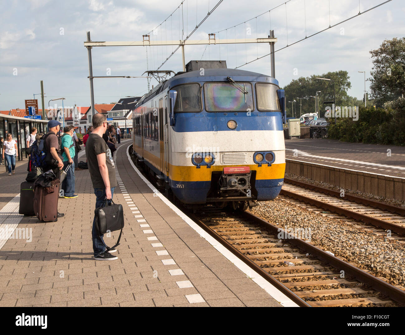 Sprinter passenger train arriving at platform, Hook of Holland ...