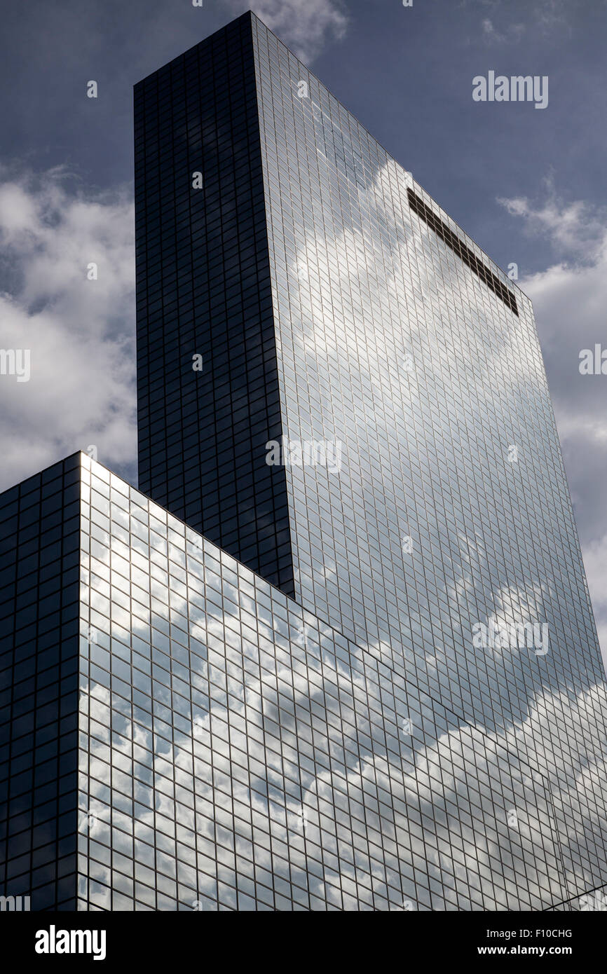 Glass fronted commercial office buildings hi-res stock photography and ...