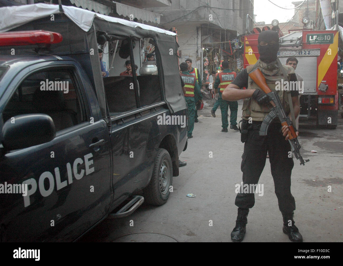 Police commando hi-res stock photography and images - Alamy