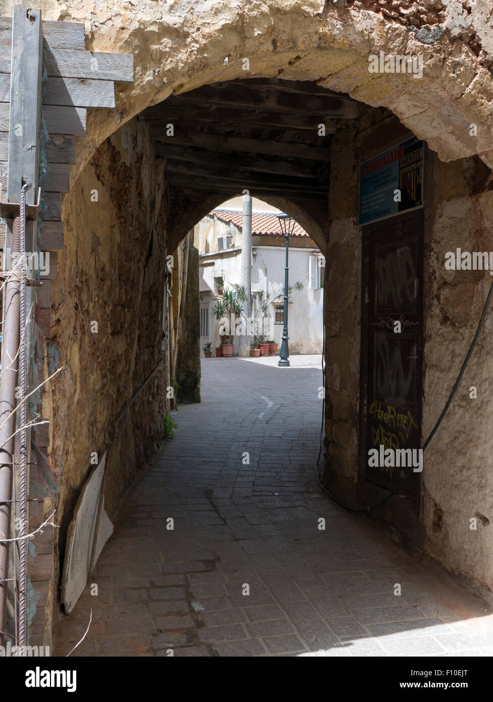 Narrow streets in crete hi-res stock photography and images - Alamy