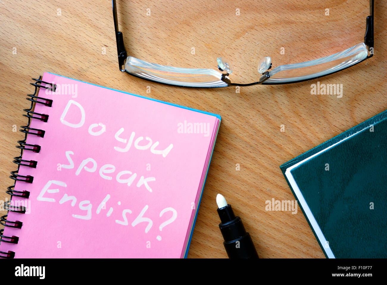 Note with words Do you speak English? Learning concept Stock Photo - Alamy