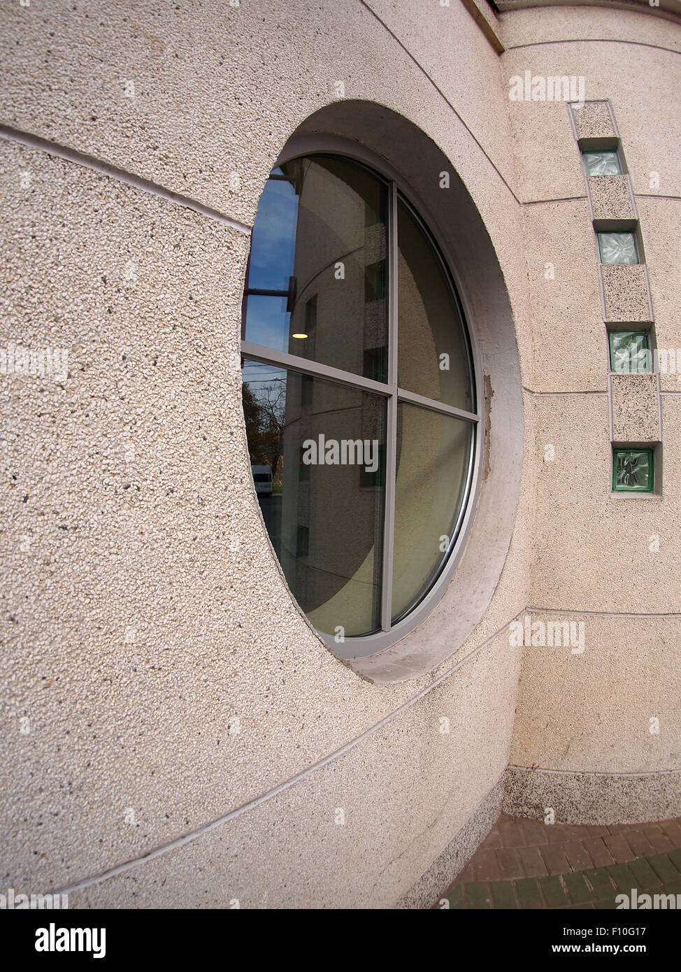 Modern architecture round window hi-res stock photography and images ...