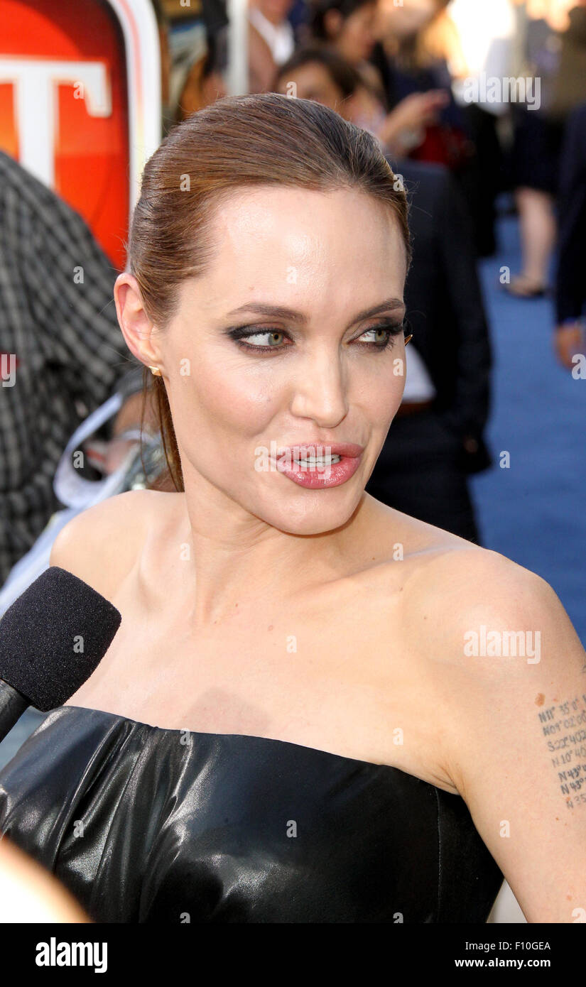 Hollywood, CA. USA. Angelina Jolie at the World Premiere Of Disney's ...