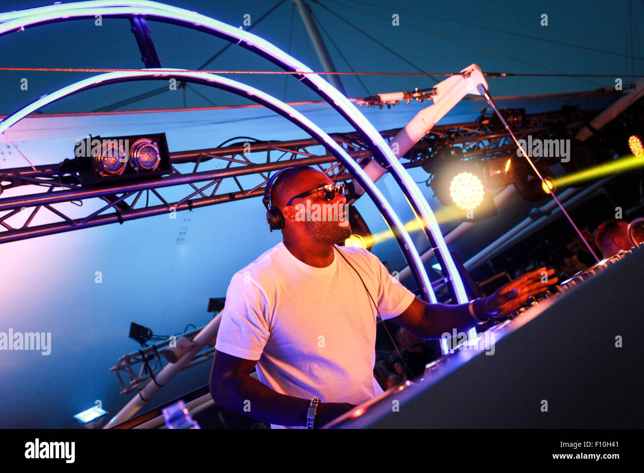 Dj set by idris elba hi-res stock photography and images - Alamy