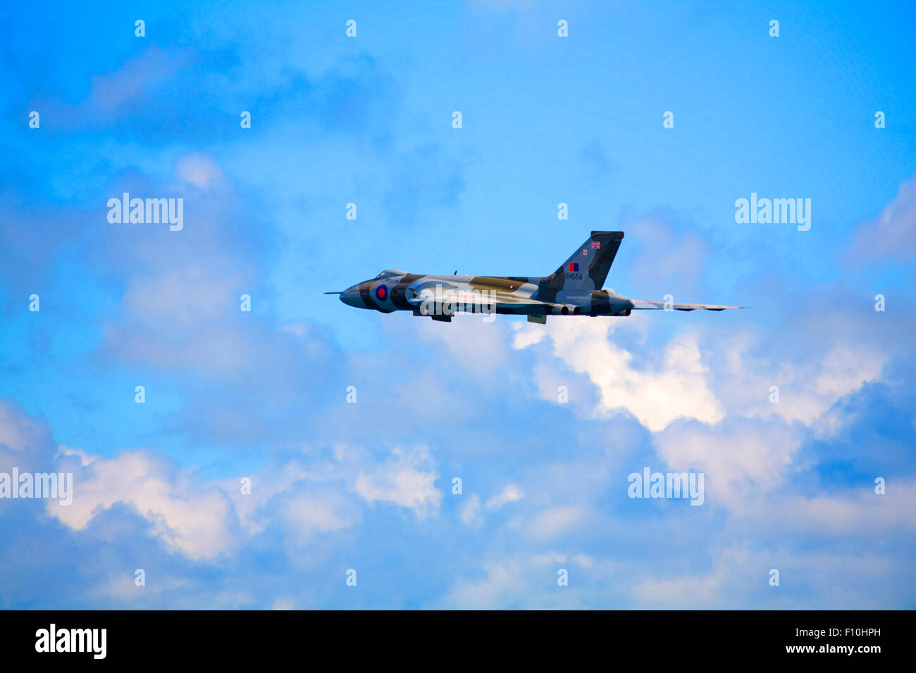 Loud airplanes hi-res stock photography and images - Alamy