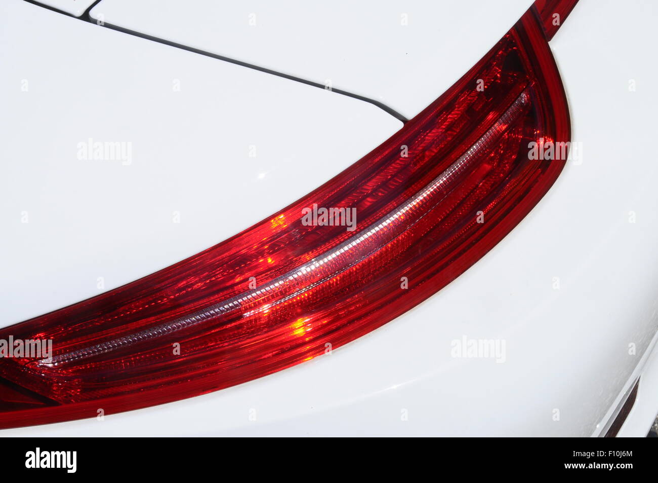 Red and white car hi-res stock photography and images - Alamy