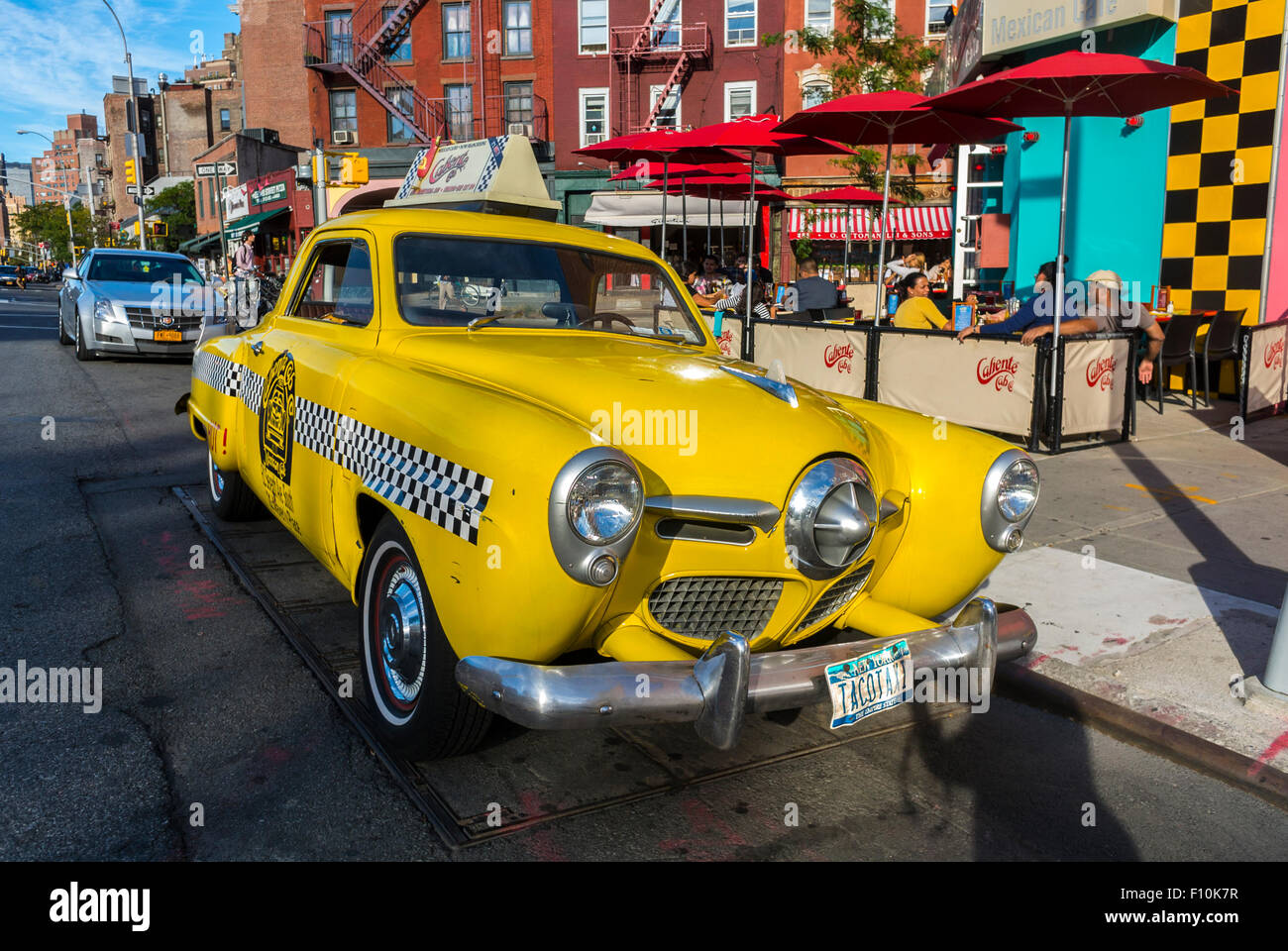 1950s american street scenes hi-res stock photography and images - Alamy