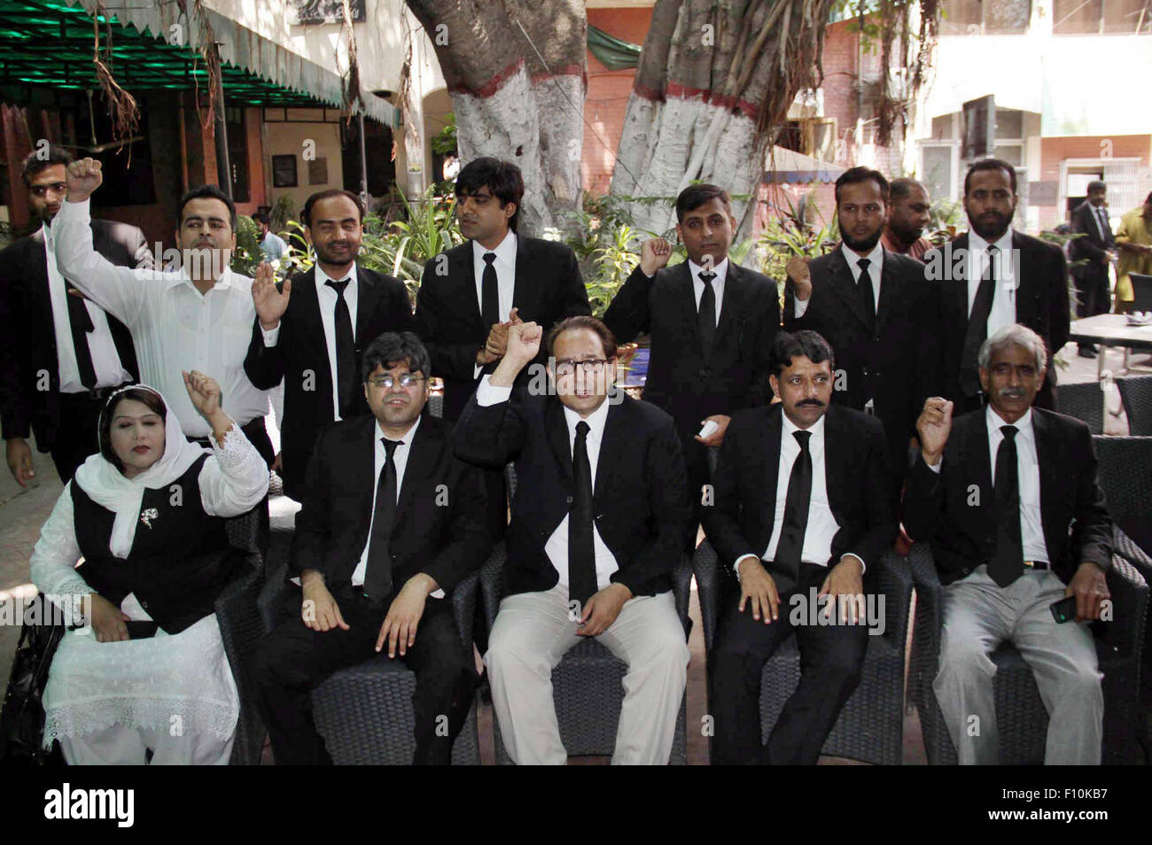 Lawyers chant slogans against Sialkot Daska area incident during ...