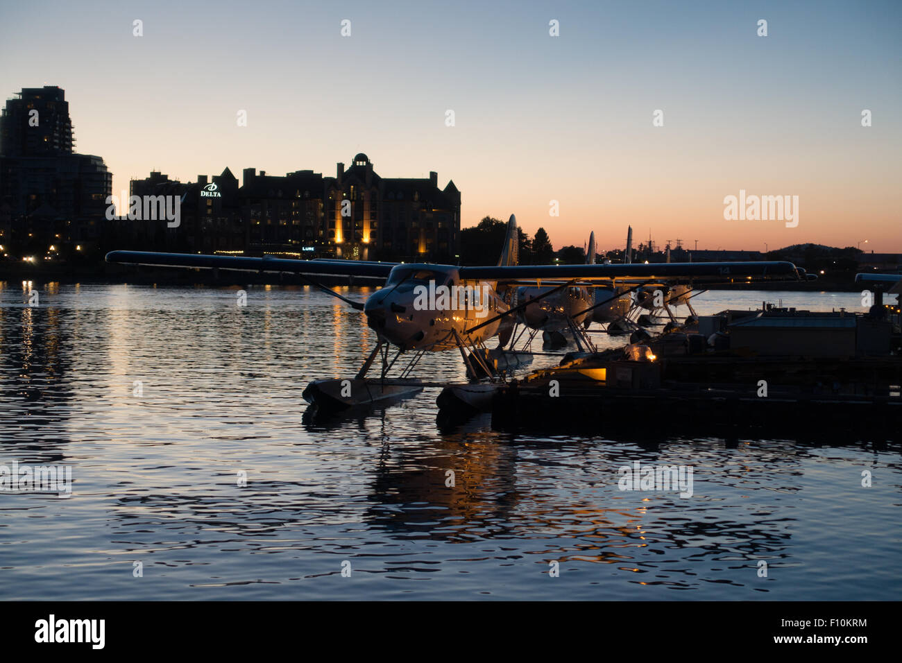 Seaplanes docked at dusk in Victoria Harbour, BC Stock Photo - Alamy