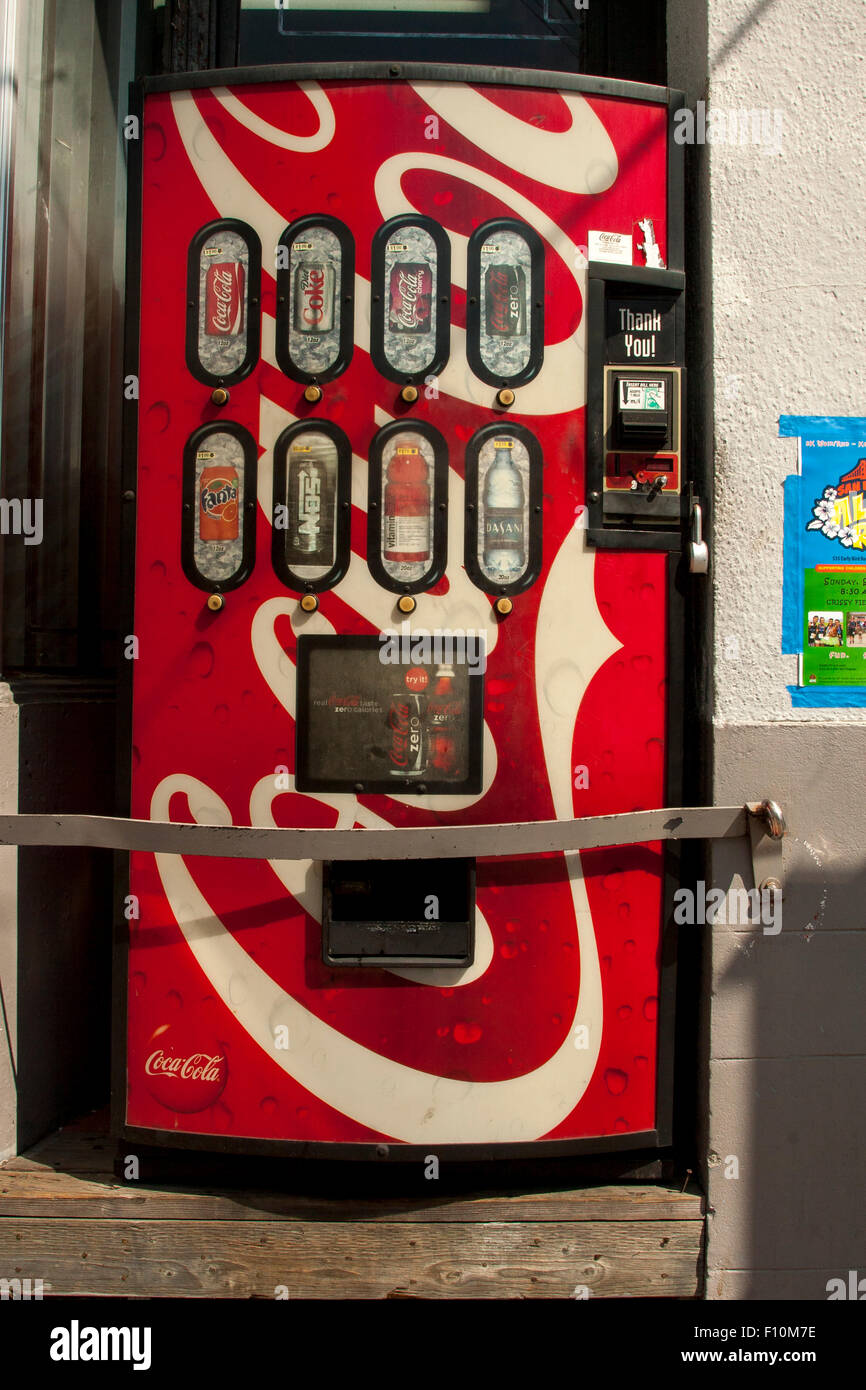 Coke machine hi-res stock photography and images - Alamy