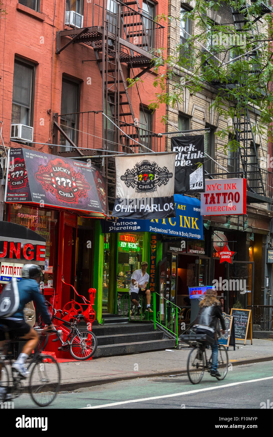 Shop signs hi-res stock photography and images - Alamy