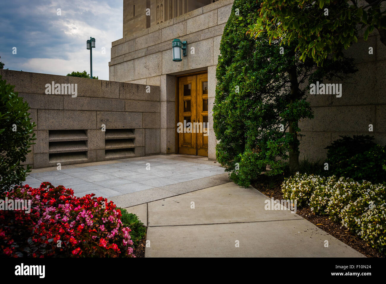 Immaculate gardens hi-res stock photography and images - Alamy