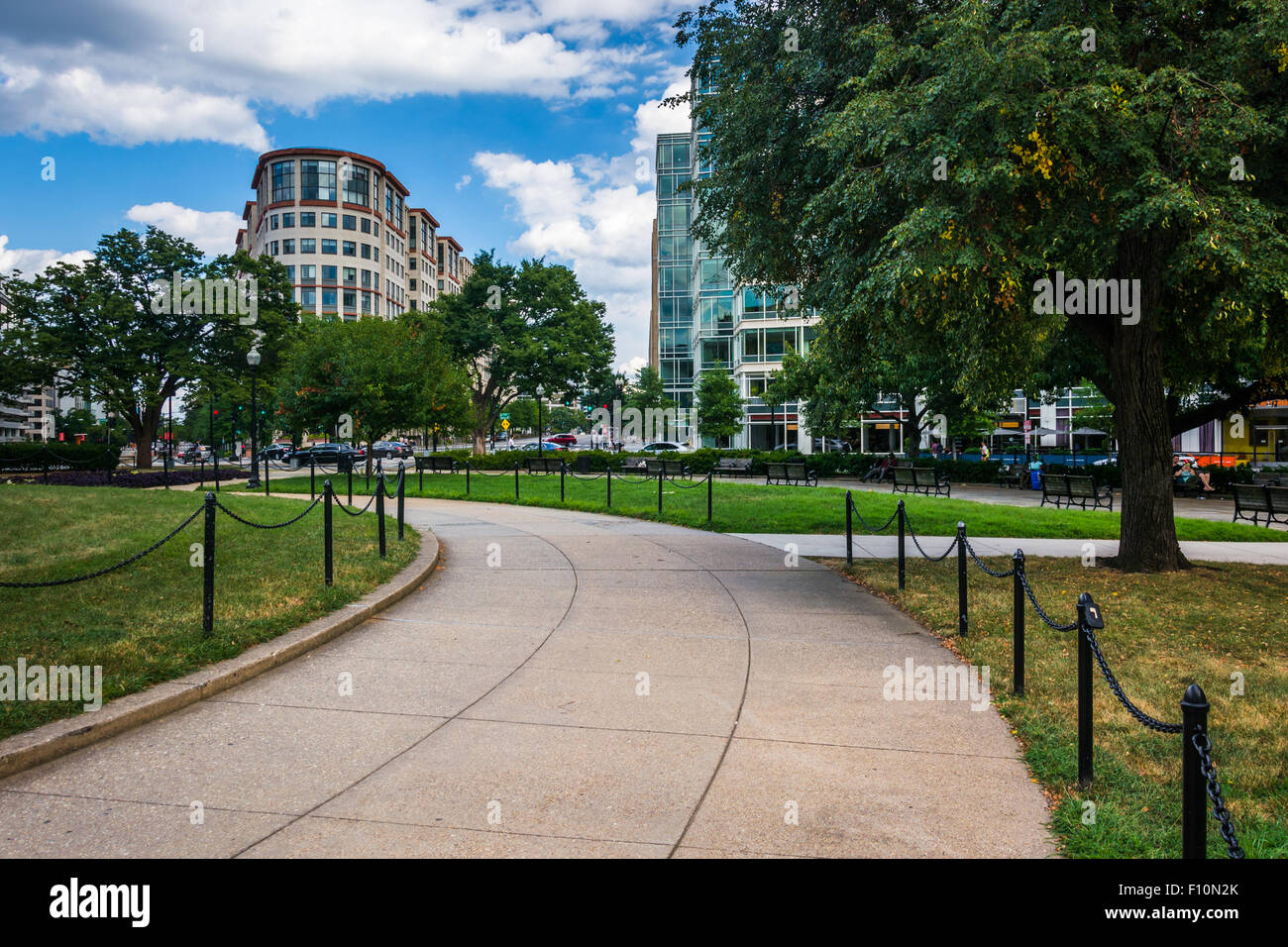 Walkway in Washington Circle Park, in Washington, DC Stock Photo - Alamy