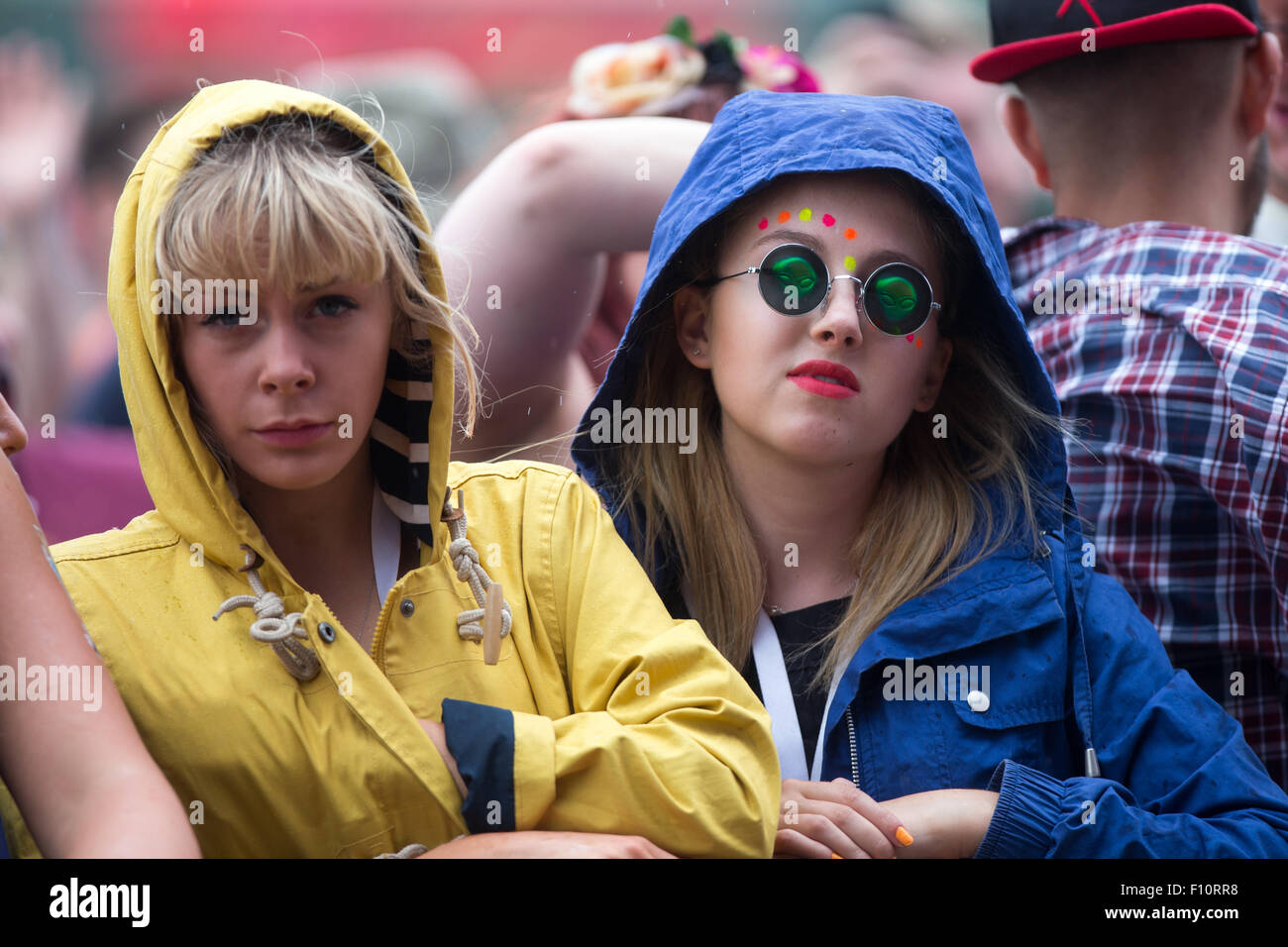 Concert fans in the rain hi-res stock photography and images - Alamy