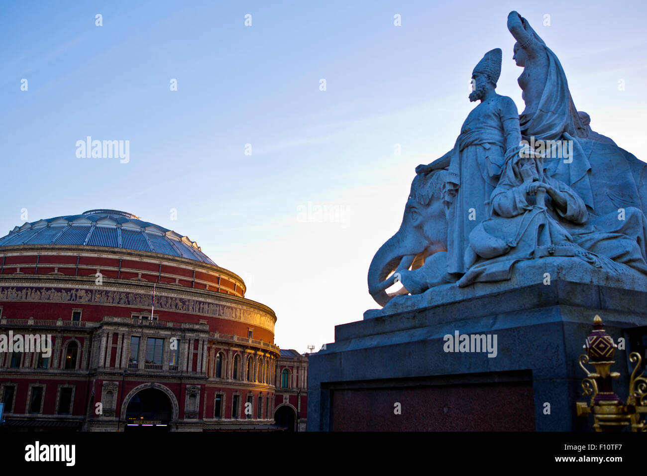 Albert park sculpture hi-res stock photography and images - Alamy