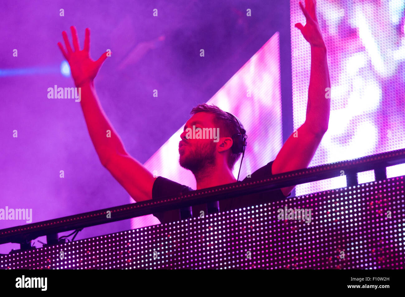 Calvin harris performing festival in hi-res stock photography and ...