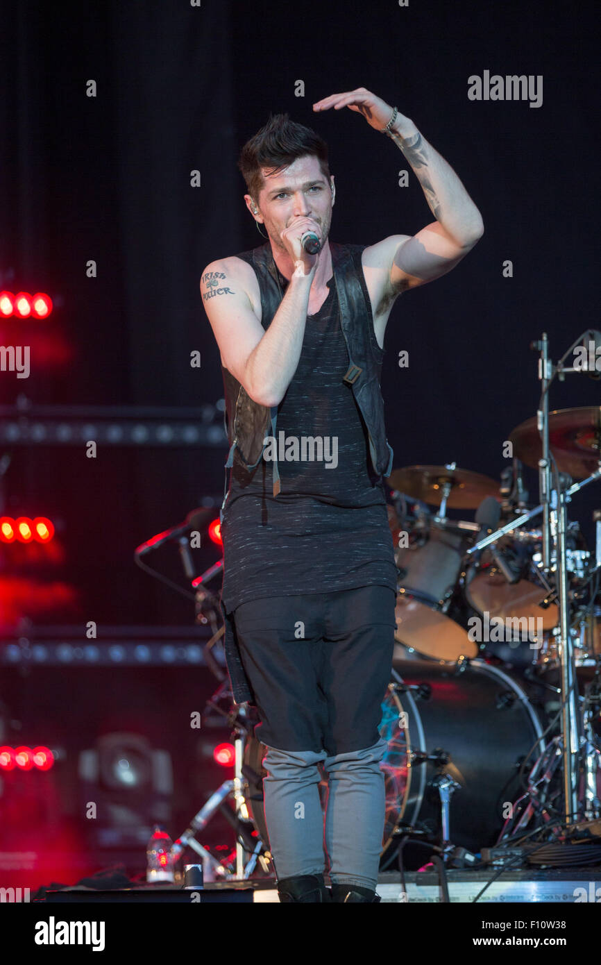 Danny odonoghue script performing hi-res stock photography and images ...