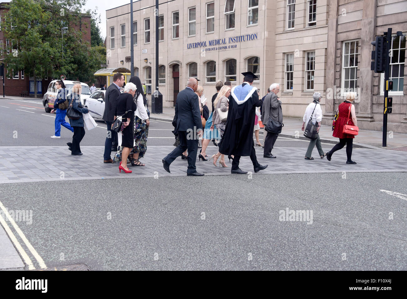 Crossing the road in Hope Street Liverpool Stock Photo - Alamy