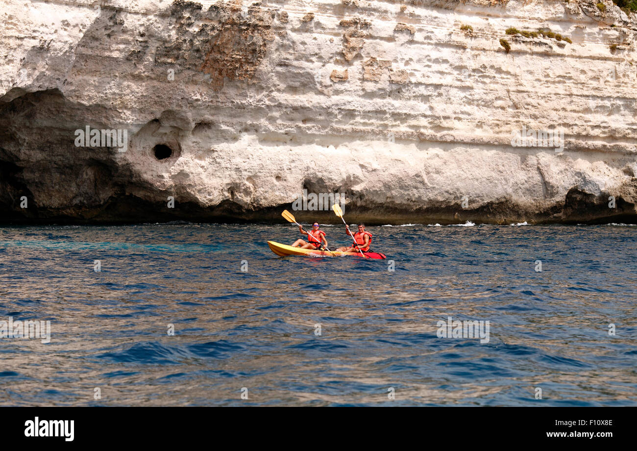 Kayak and paddles hi-res stock photography and images - Alamy