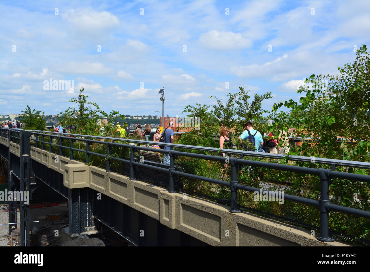 People on the High Line in Manhattan Stock Photo - Alamy