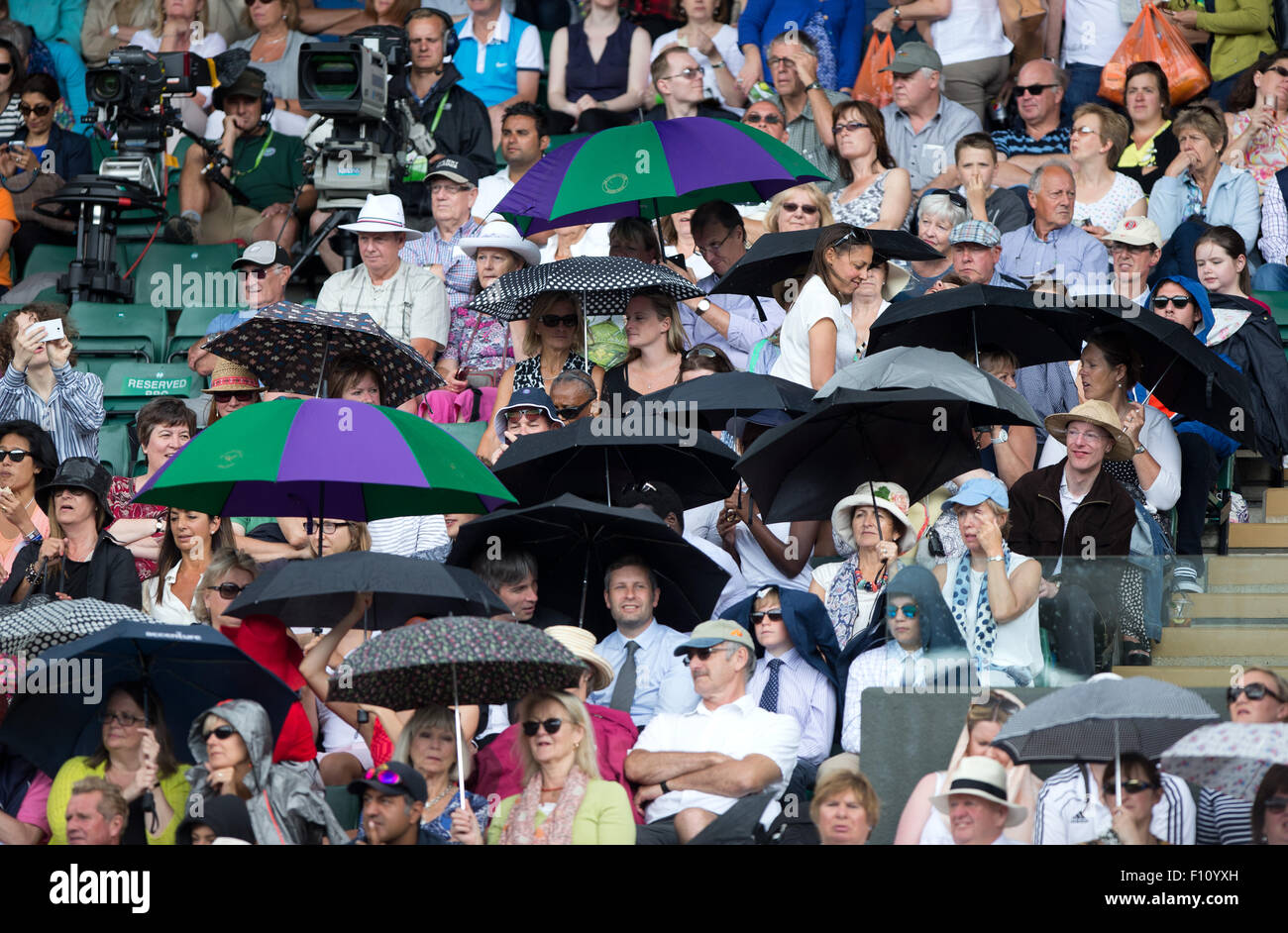 Tennis crowd umbrella hi-res stock photography and images - Alamy